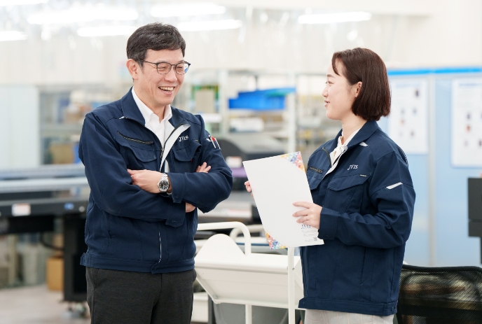 社員インタビュー F.S | 株式会社JVIS | サイン・看板・プリント・印刷・広告の品質にとことん向き合う会社